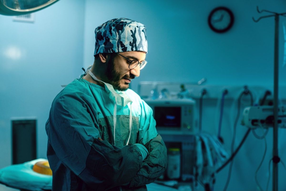 Lighted Surgical Retractors | Shelly Lighting